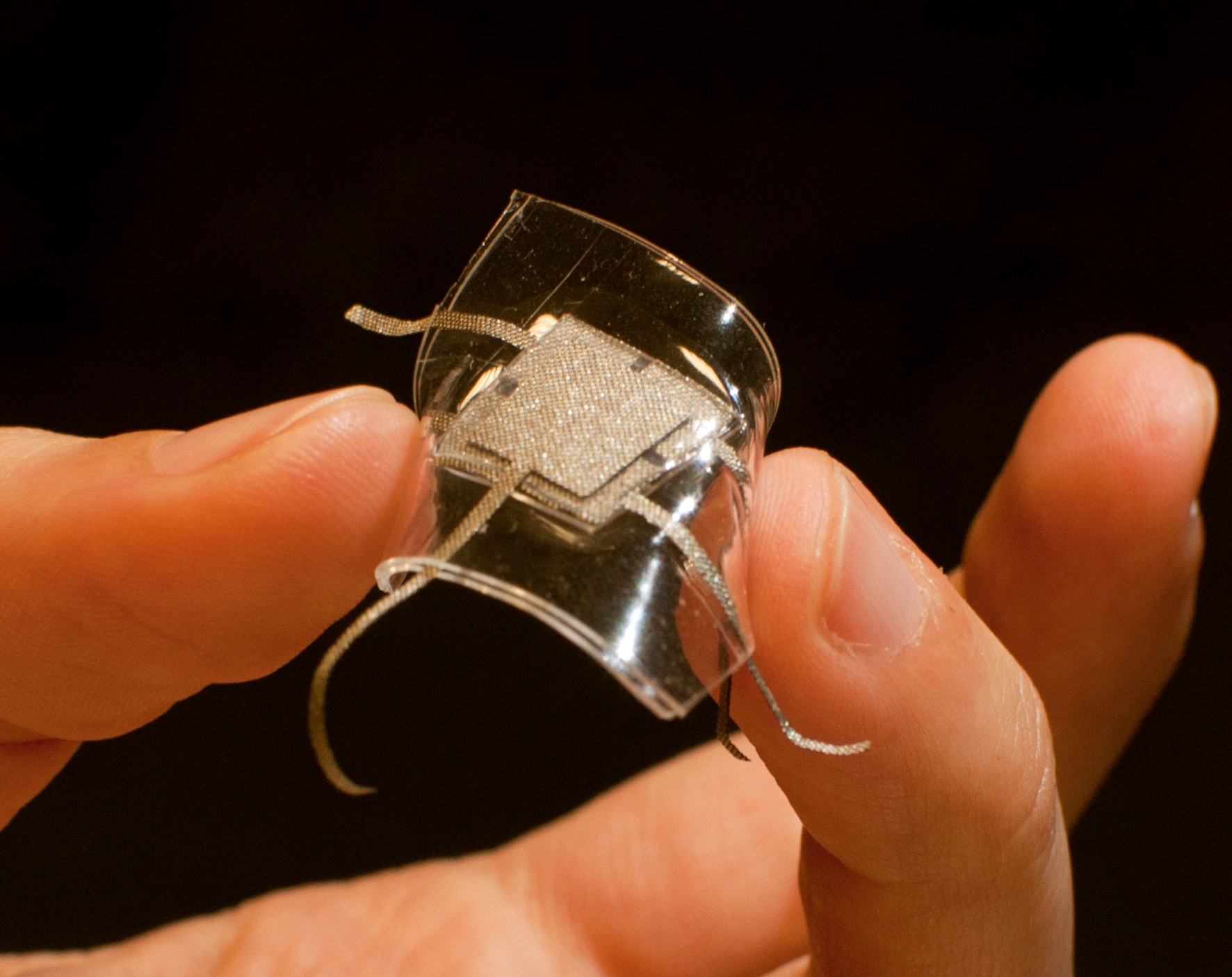 Dall’IIT un dispositivo indossabile che riproduce il senso del tatto ...